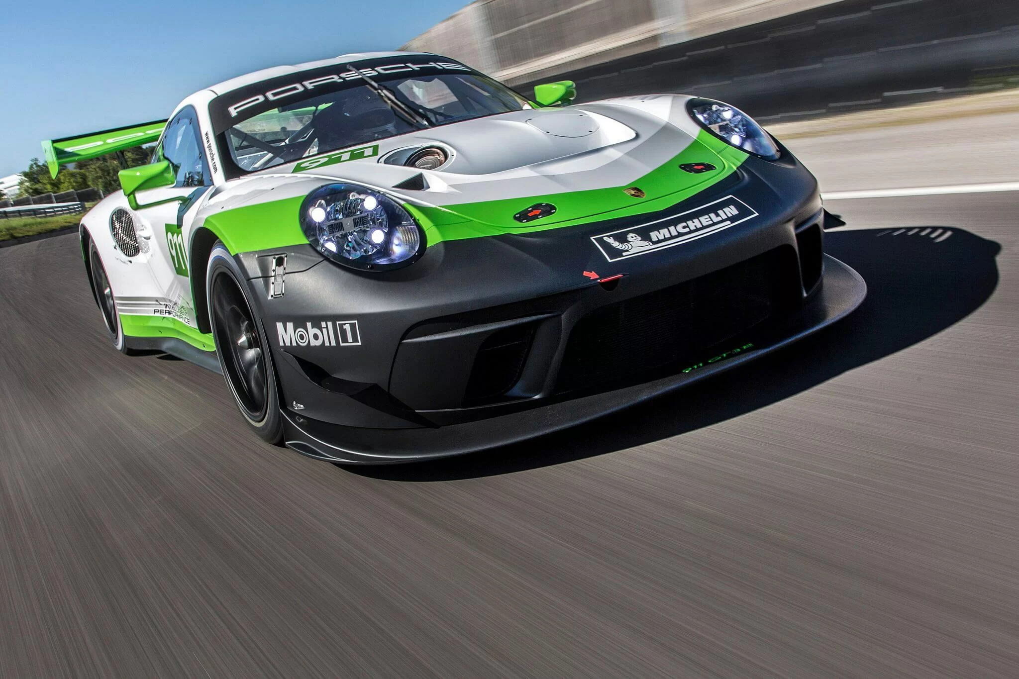 賽道版911 GT3 R登場 - TopGear