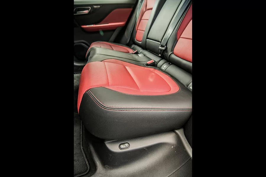 Jaguar F-Pace 25t R-Sport RWD 唯一 - DRIVES - TopGear