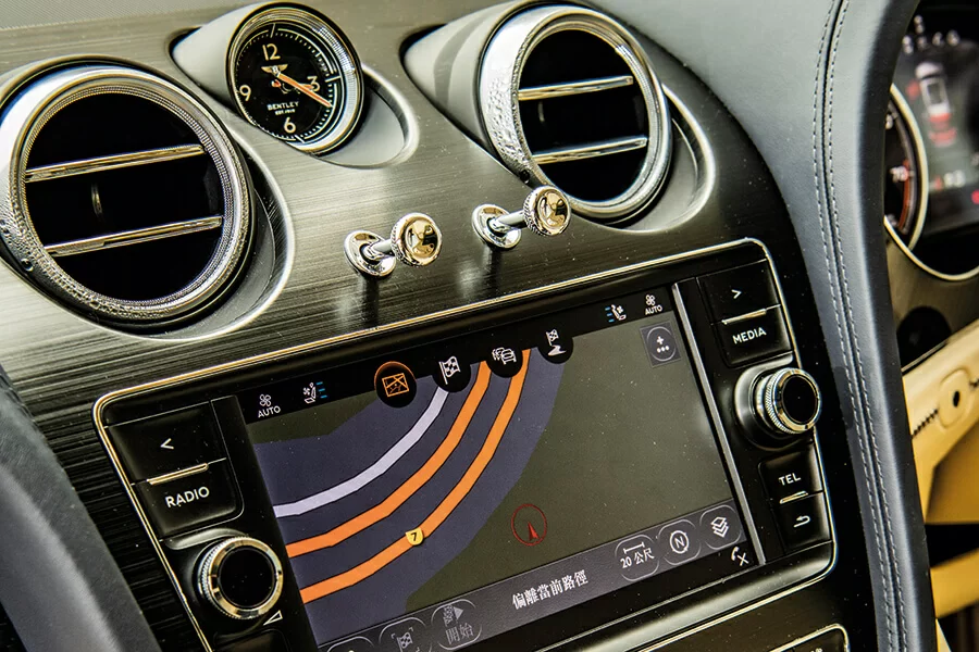 Bentley Bentayga V8 宇宙航行者 - DRIVES - TopGear