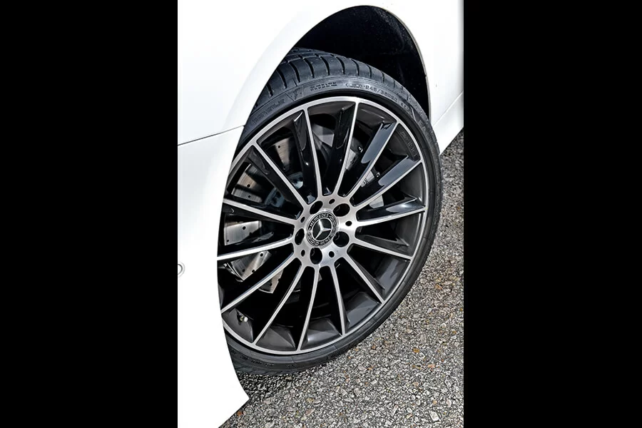 Mercedes-Benz E400 Coupe 4MATIC 如何善用100萬 - DRIVES - TopGear