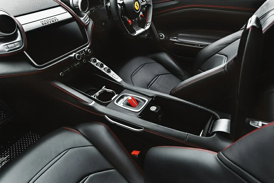 Ferrari GTC4Lusso 最接近人類的神 - DRIVES - TopGear