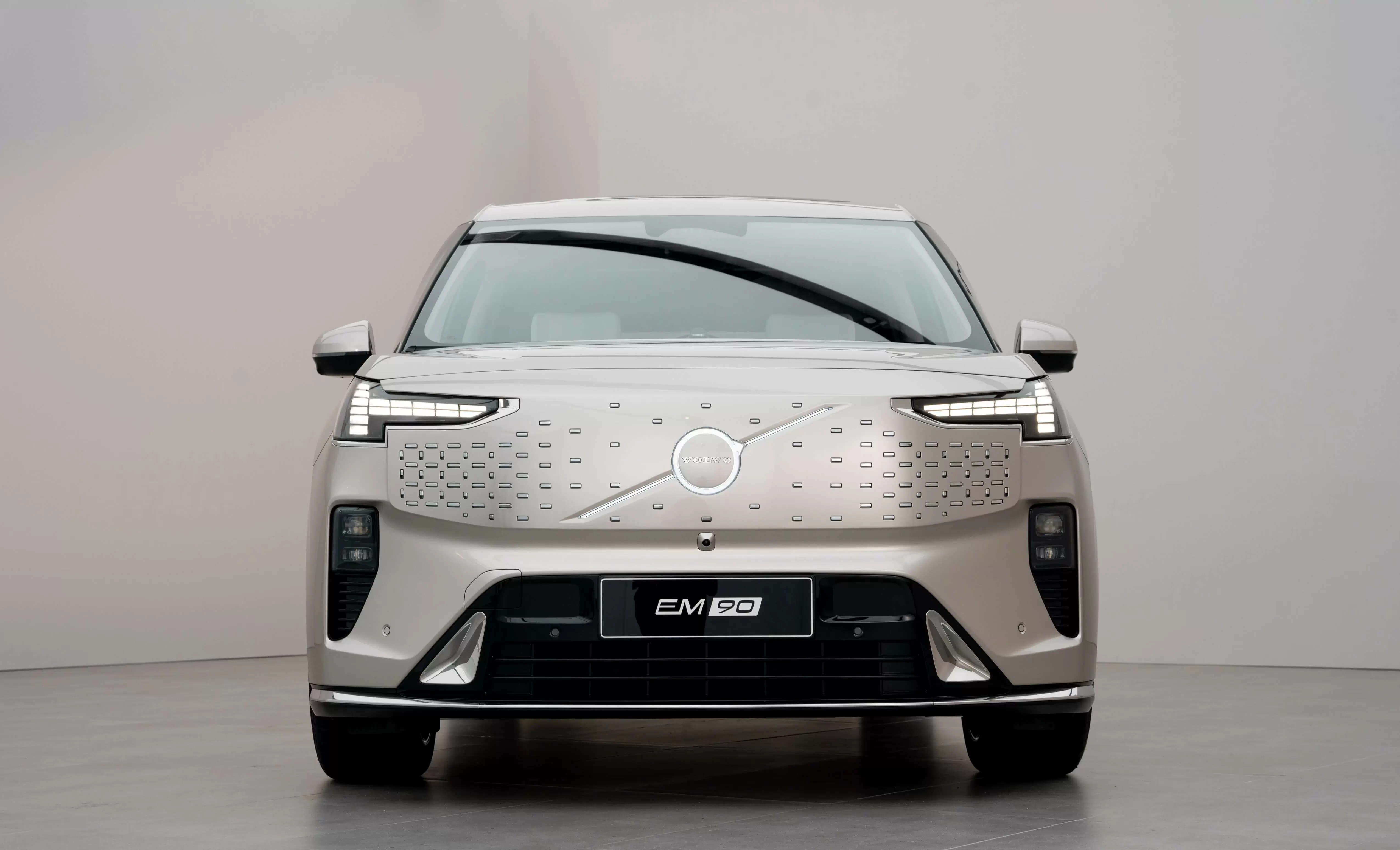 Volvo EM90終於見到EM90真身 - TopGear